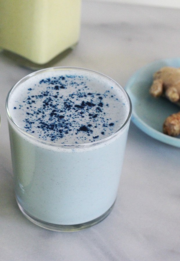 O leite azul é a bebida do momento para quem se liga em alimentação ...